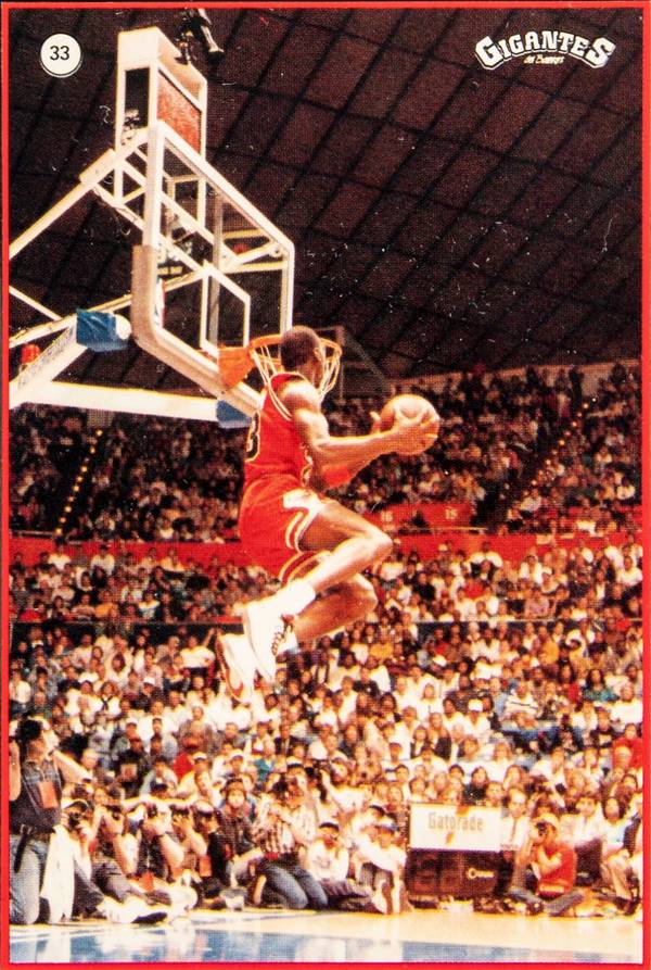87-88 Spanish Gigantes Michael Jordan sticker #35 - Michael Jordan Cards